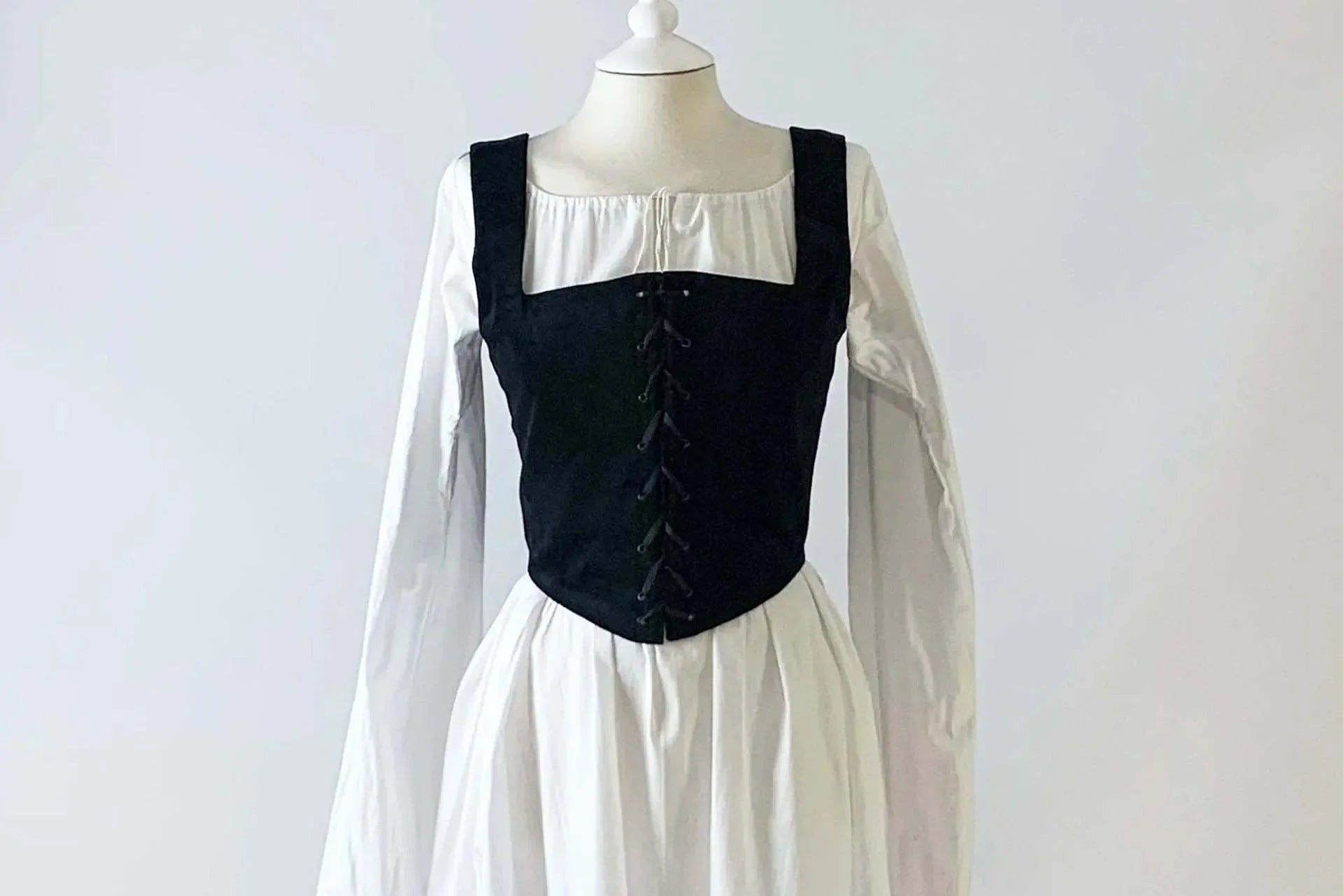 ann-renaissance-corsets-atelier-serraspina.webp?v=1719073168